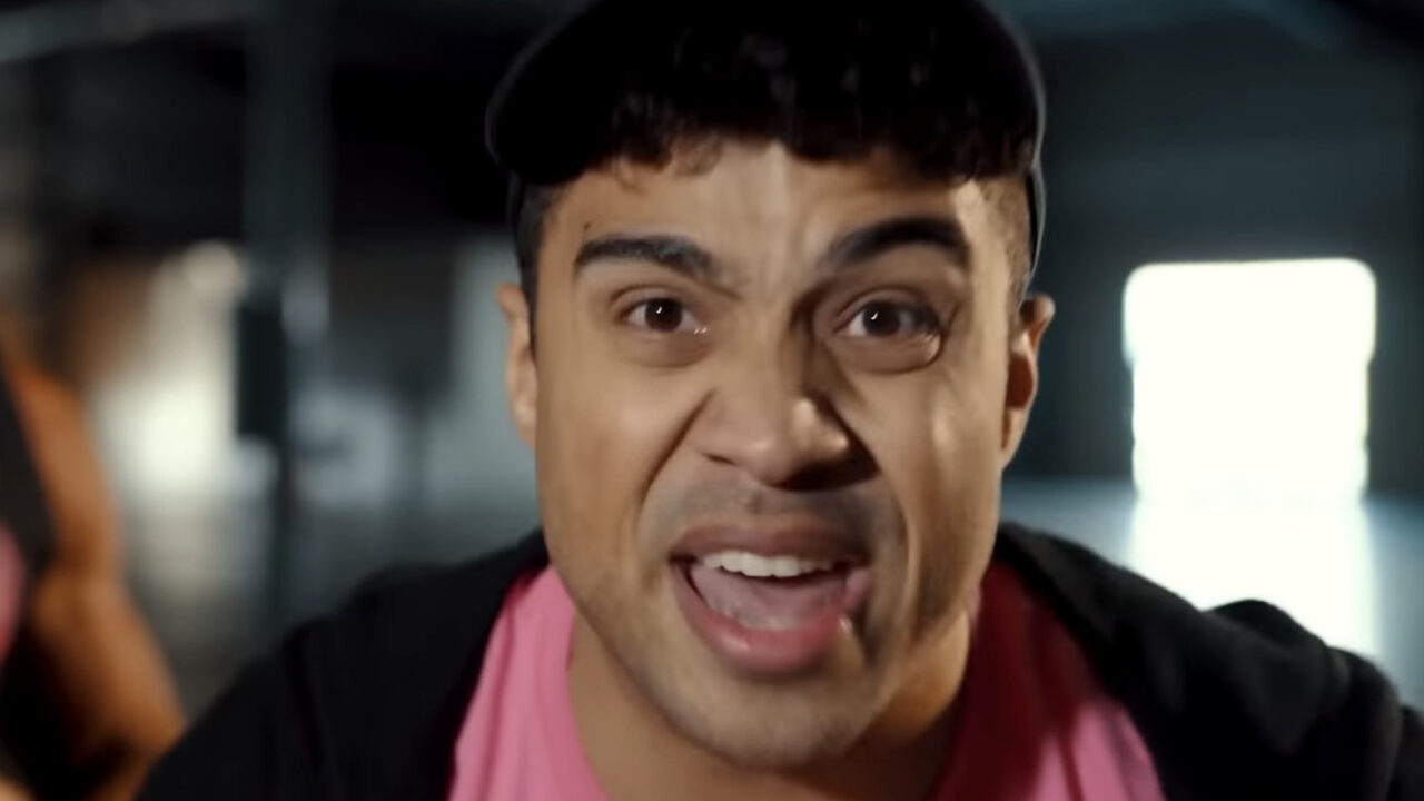 Max Caster trabaja con la referencia de Vince McMahon en el último rap