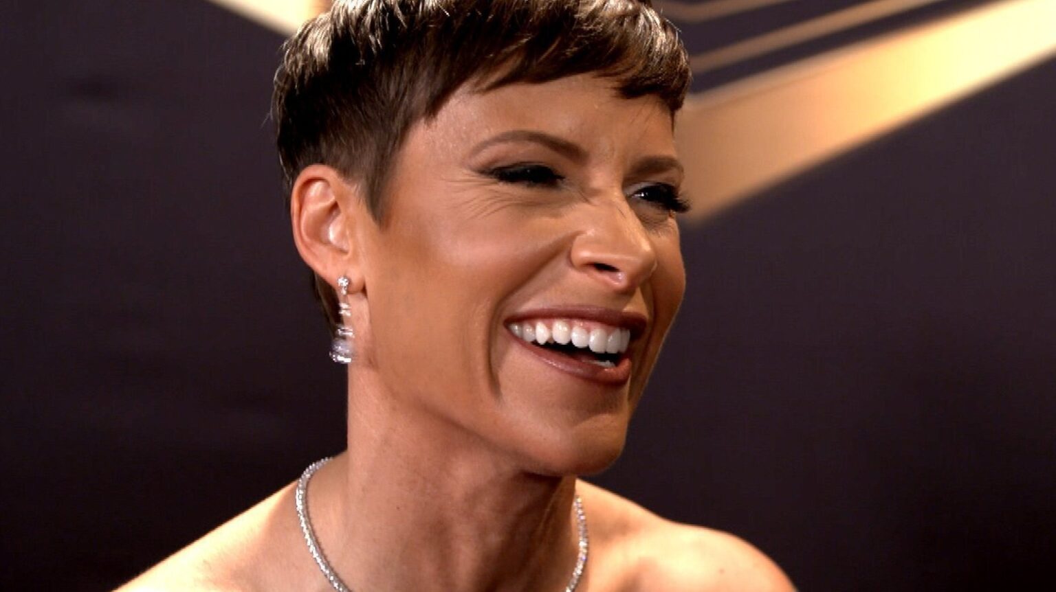 Molly Holly dice que la ex presentadora de WWE Ring está 'retrasada ...