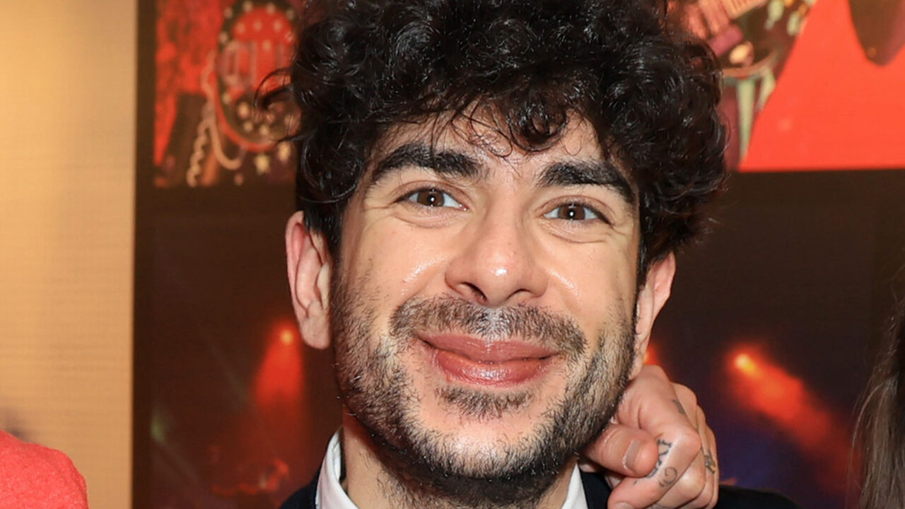 Tony Khan celebra el cuarto aniversario de AEW Tony Khan celebra el cuarto aniversario de AEW