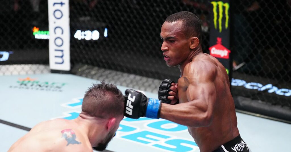 El peso mosca de UFC Carlos Mota suspendido 2 años después de dar ...