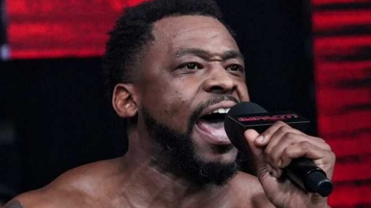 Kenny King acepta un contrato de un año