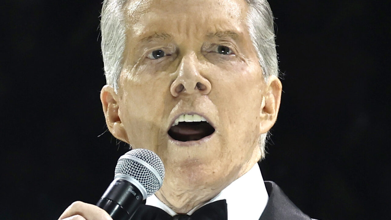 Michael Buffer respalda al locutor de WWE Ring