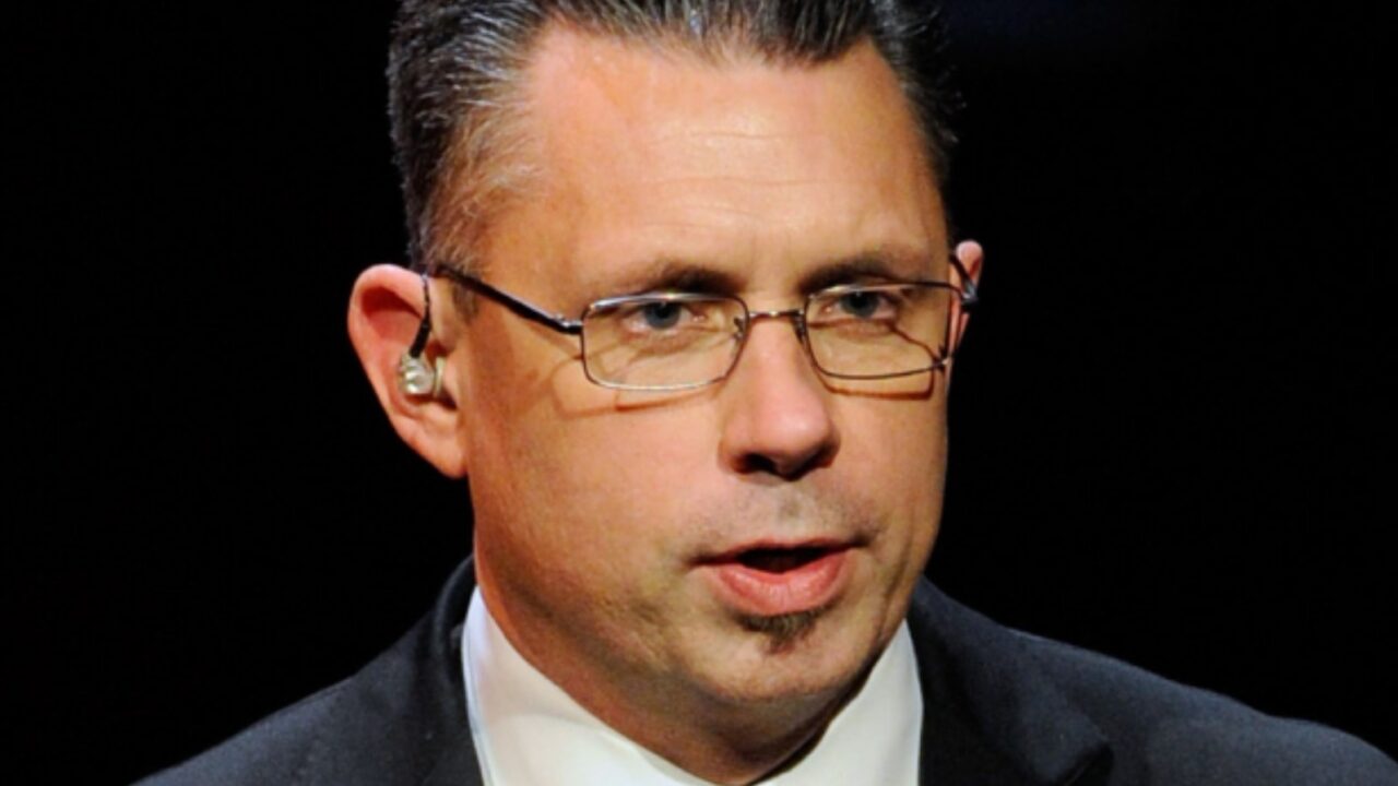 Michael Cole cree que la historia de la WWE merece un Emmy
