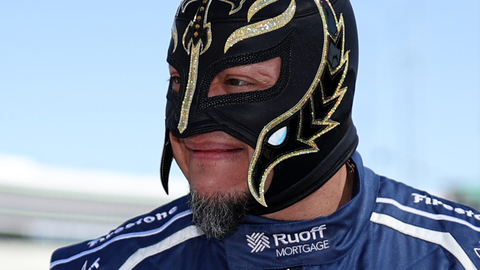 WWE Films Smackdown Angle con Rey Mysterio en evento de NASCAR