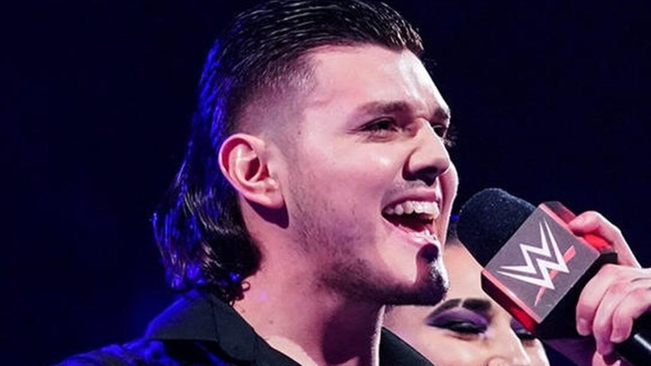 Corey Graves le ruega a Dominik Mysterio que no arruine la inducción al ...