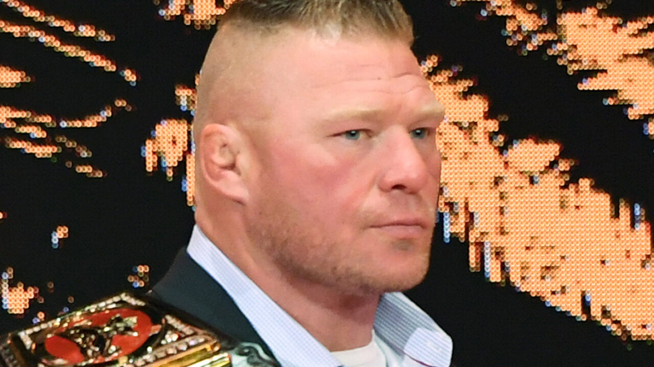 Brock Lesnar acude en ayuda de Cody Rhodes contra Roman Reigns, lucha ...