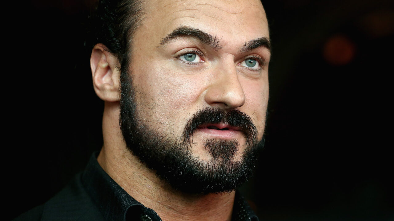 Drew McIntyre se oscurece en Twitter, elimina las referencias de la WWE ...