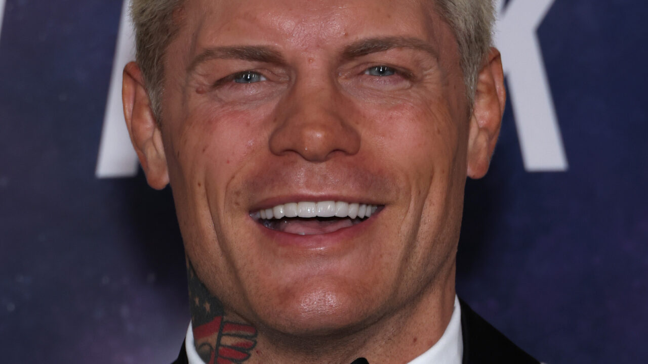 Dustin Rhodes está feliz por el éxito de Cody en la WWE, pero también ...