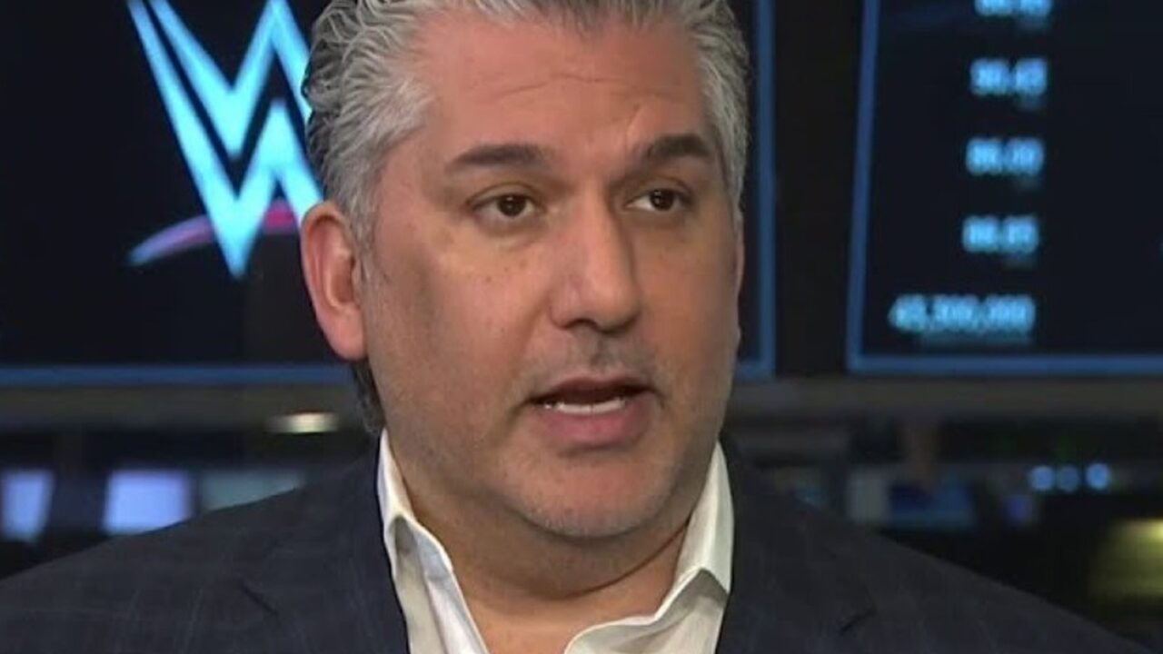El discurso del CEO de WWE, Nick Khan, sugiere más ventas y patrocinios ...