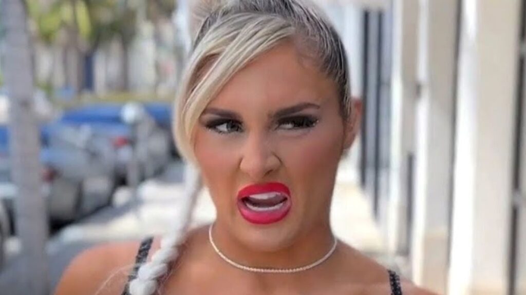 El personaje de WWE NXT de Tiffany Stratton inspirado en Paris Hilton ...