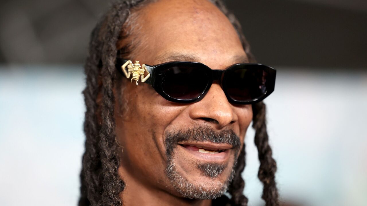 WWE HOFer Snoop Dogg se une a la oferta para comprar los senadores de ... WWE HOFer Snoop Dogg se une a la oferta para comprar los senadores de ...