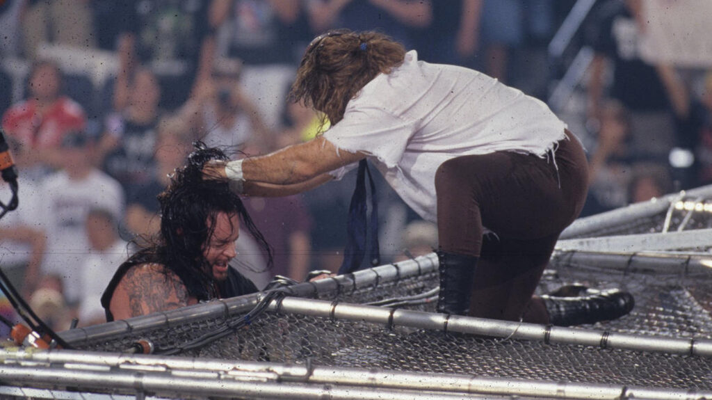 Mick Foley y Undertaker celebran el 25 aniversario de la histórica WWE ...