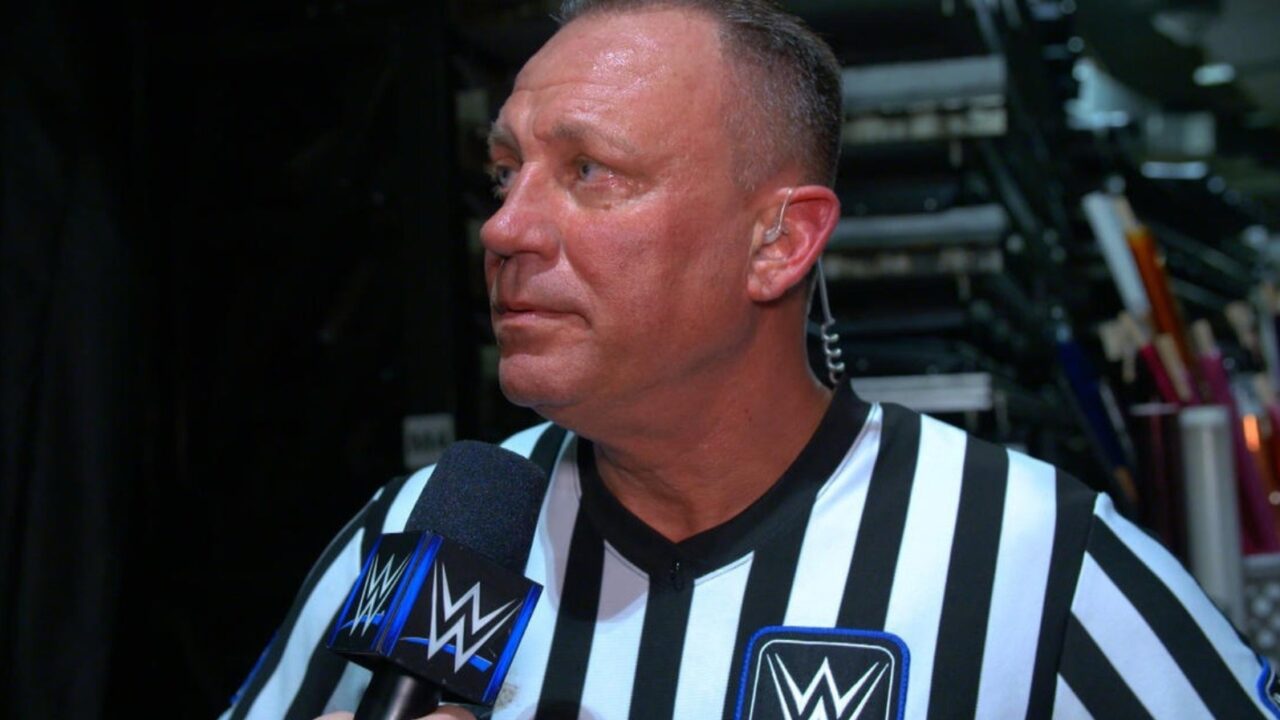 Mike Chioda explica lo que significa ser un 'funcionario senior' en la WWE