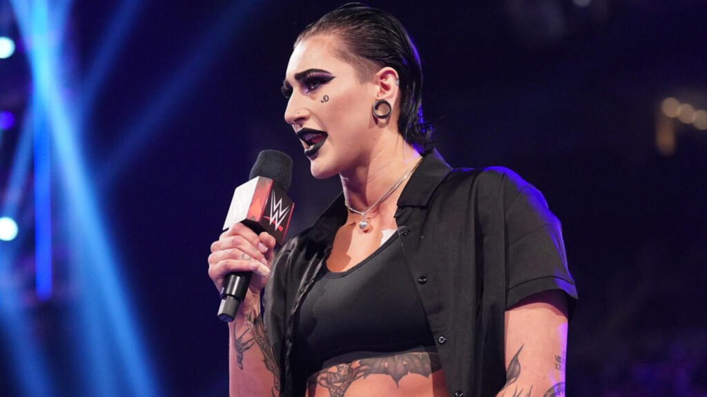 Rhea Ripley aparece en WWE NXT, confronta a Carmelo Hayes y Trick Williams