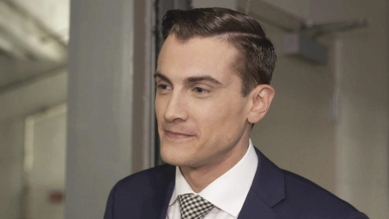 Vic Joseph explica 'Candy Stash' en la mesa de anuncios de WWE NXT