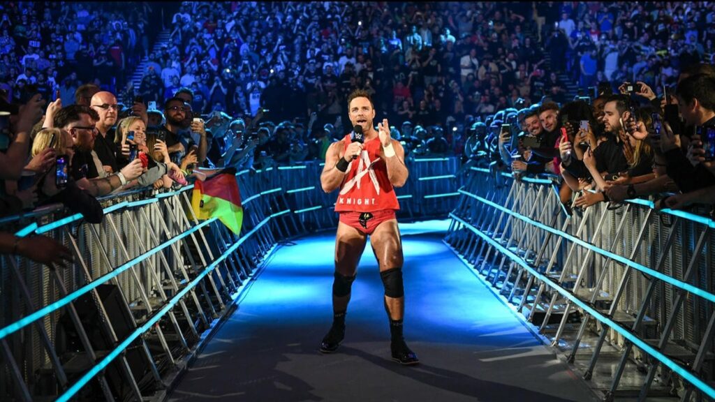 LA Knight reacciona a los fanáticos que corean su nombre en AEW Dynamite LA Knight reacciona a los fanáticos que corean su nombre en AEW Dynamite