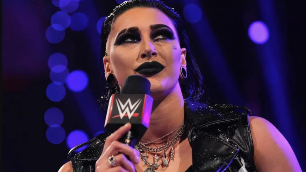 Rhea Ripley presume tatuaje en honor a su abuela