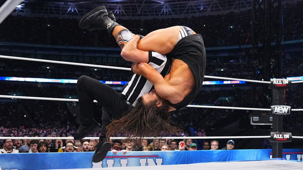 El árbitro de AEW, Bryce Remsburg, se lesionó durante el evento ...