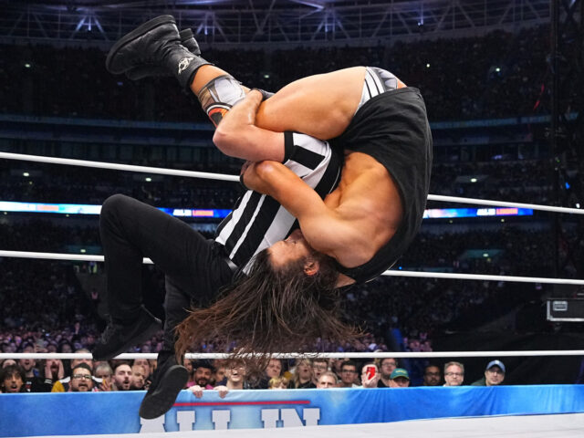 El árbitro de AEW, Bryce Remsburg, se lesionó durante el evento ...