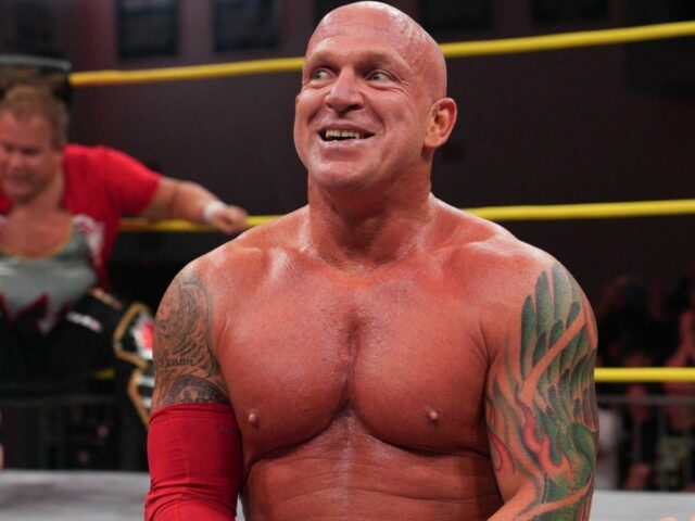 Eric Young subastará equipo de Slammiversary, y las ganancias ...