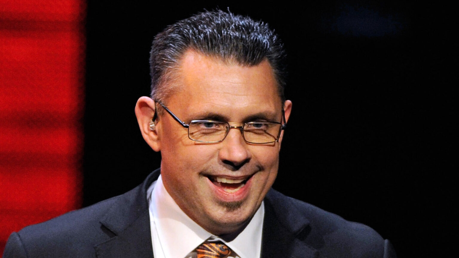 WWE sacude los equipos de comentaristas, Michael Cole llamará tanto a ...