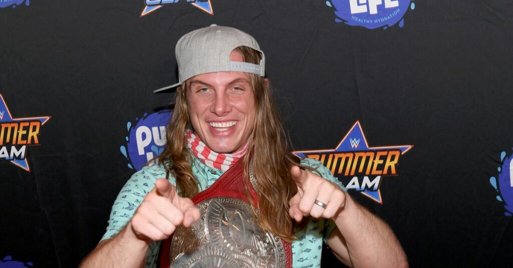 El ex luchador de UFC Matt Riddle es liberado por la WWE después de 5 ...