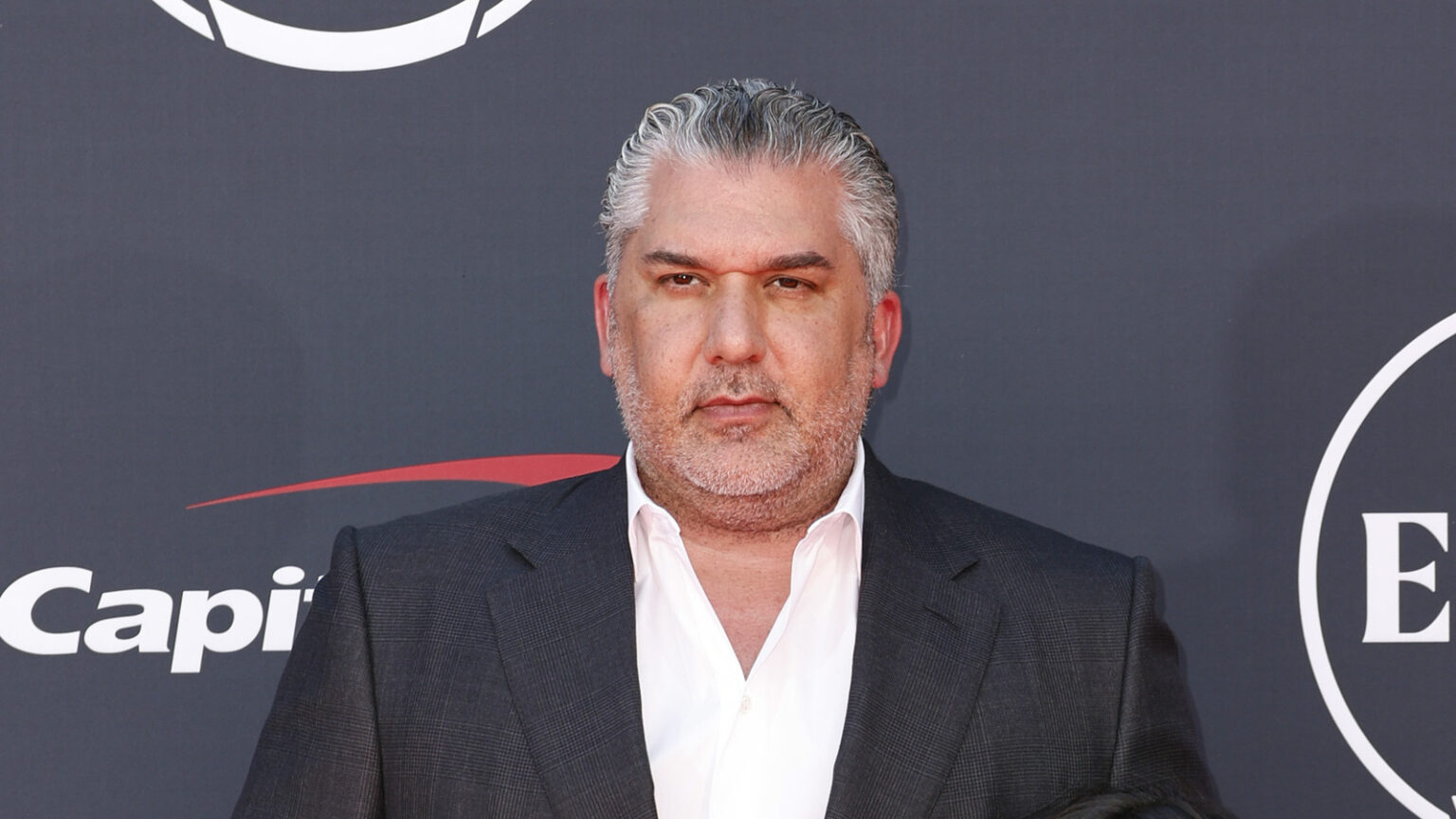 El presidente de la WWE, Nick Khan, detalla las similitudes entre Vince ...