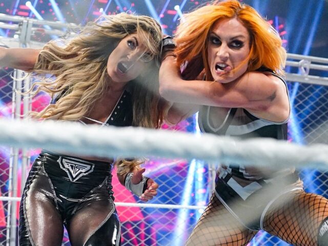 Tiffany Stratton elogia la lucha en jaula de Becky Lynch y Trish Stratus en WWE Payback