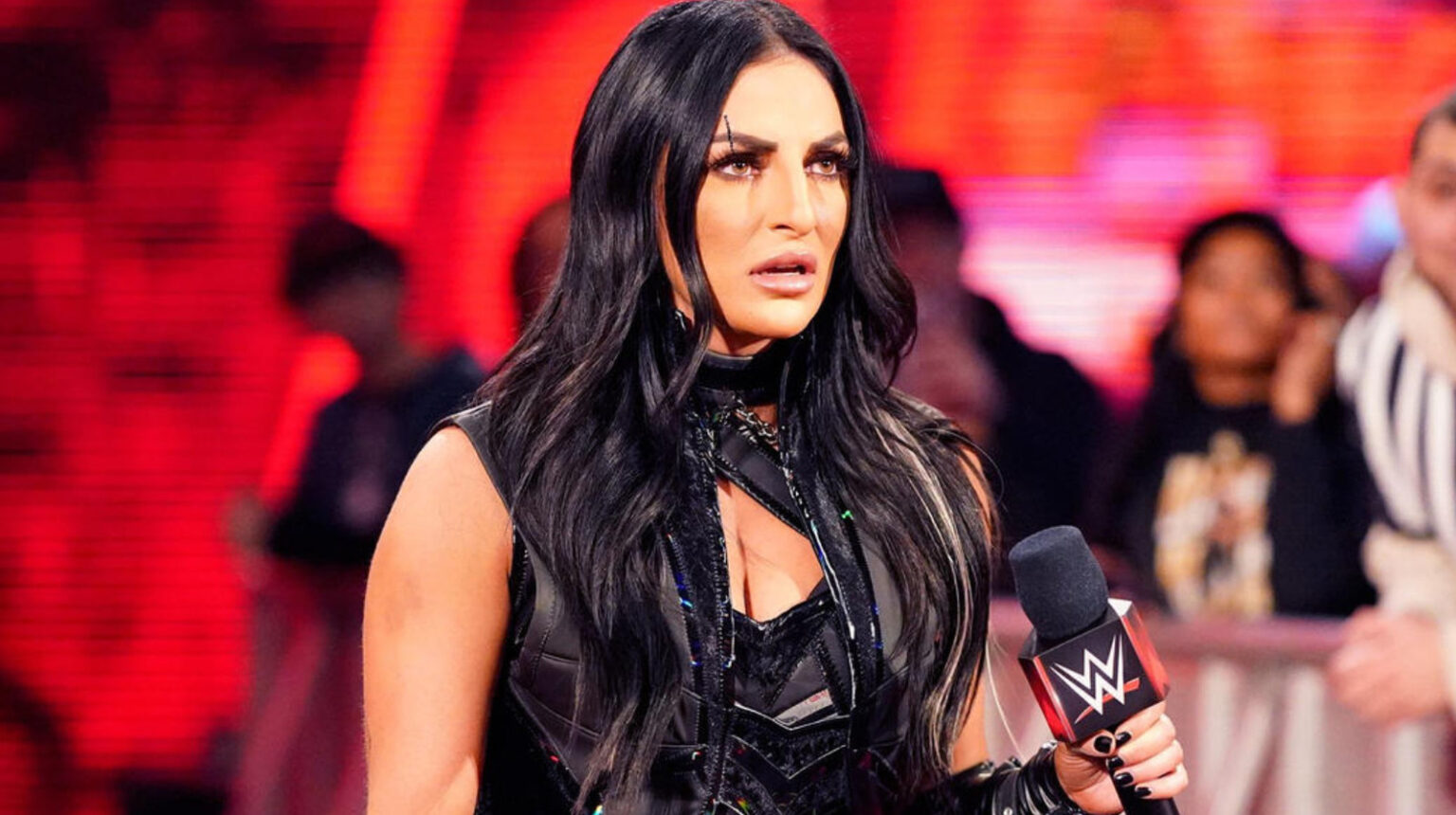 La estrella lesionada de la WWE, Sonya Deville, publica un video ...