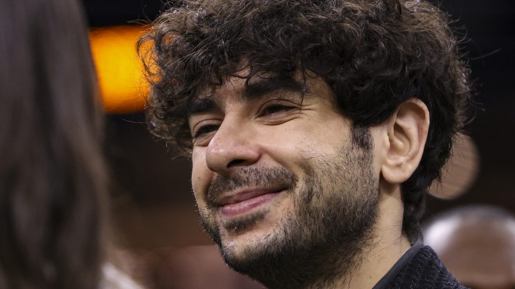 El director ejecutivo de AEW, Tony Khan, anuncia la venta de entradas ... El director ejecutivo de AEW, Tony Khan, anuncia la venta de entradas ...