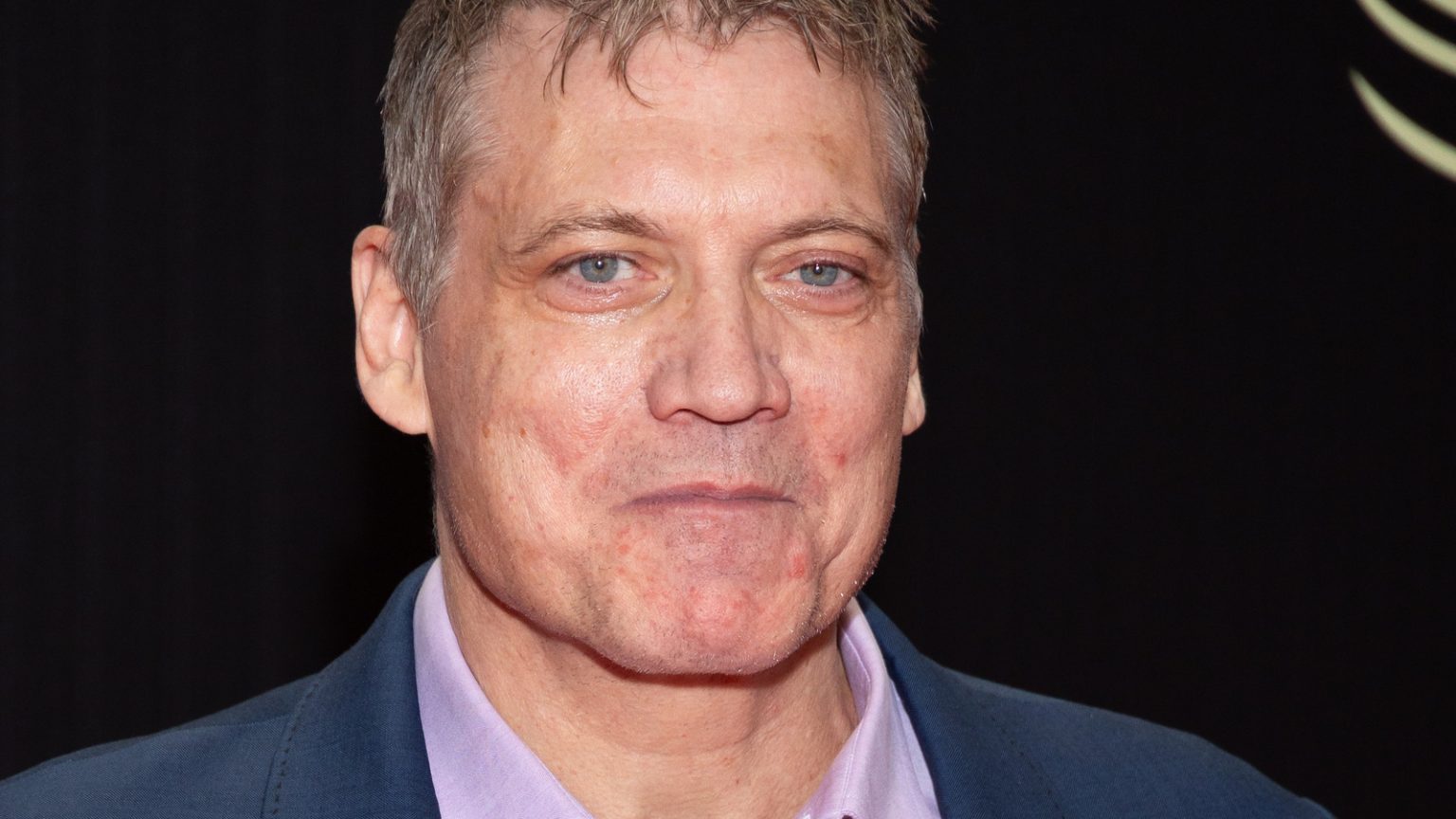 El actor Holt McCallany revela su viaje de entrenamiento para The Iron Claw