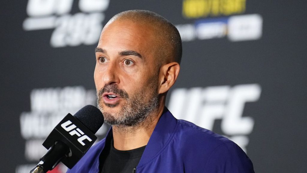 Jon Anik insinúa dejar los comentarios de UFC sobre fanáticos tóxicos ...