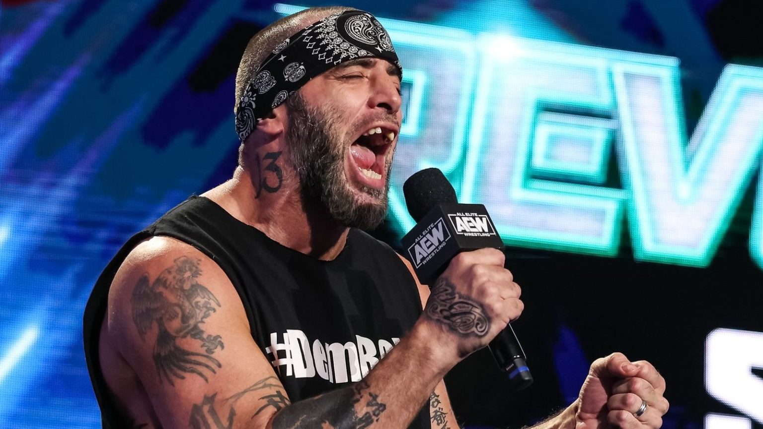 La estrella de AEW Mark Briscoe acepta el premio 2023 de Pro Wrestling ...