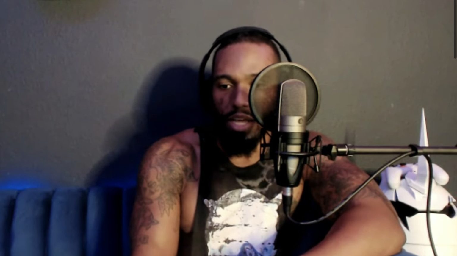 Mace recuerda su breve paso como comentarista de la WWE como Dio Maddin