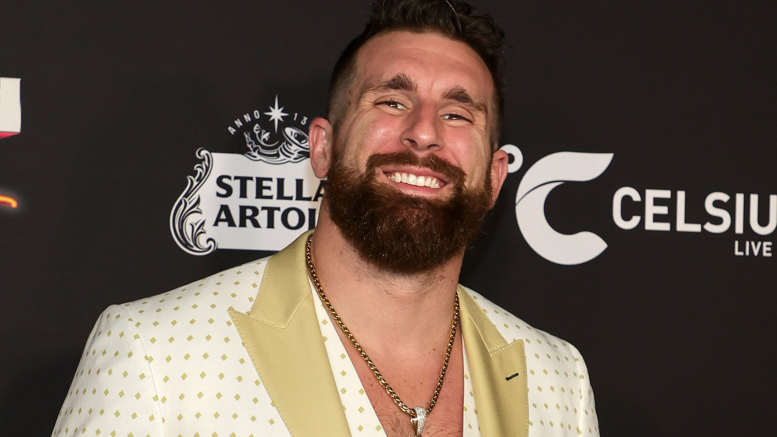 La ex estrella de la WWE Mojo Rawley detalla su paso de la NFL a la ...