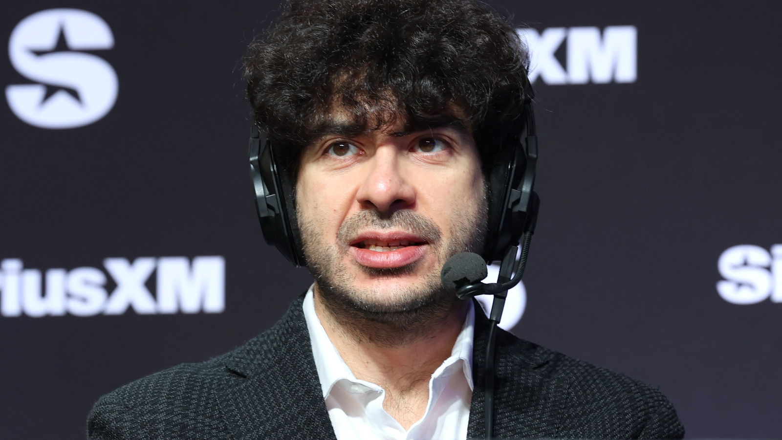El director de AEW, Tony Khan, reacciona a la advertencia de la ... El director de AEW, Tony Khan, reacciona a la advertencia de la ...