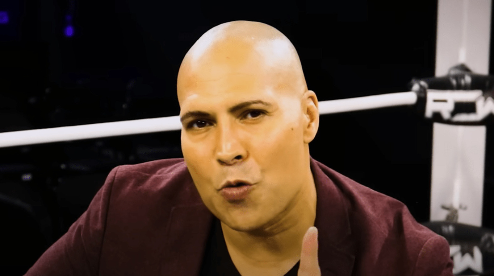 Maven comenta sobre el posible regreso a la WWE tras el estrellato de YouTube