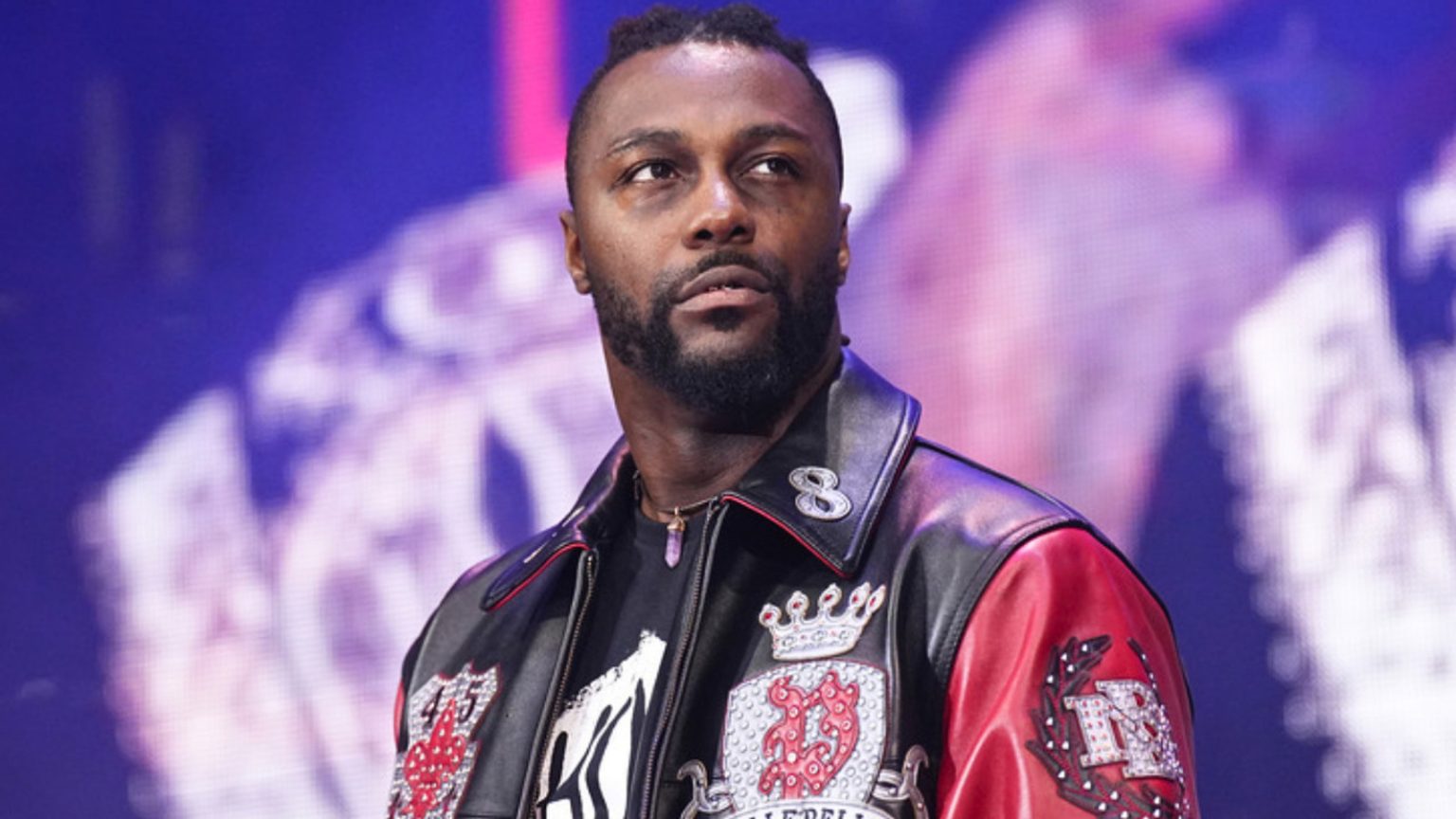 Swerve Strickland habla sobre convertirse en el primer campeón mundial negro de AEW y tomar riesgos