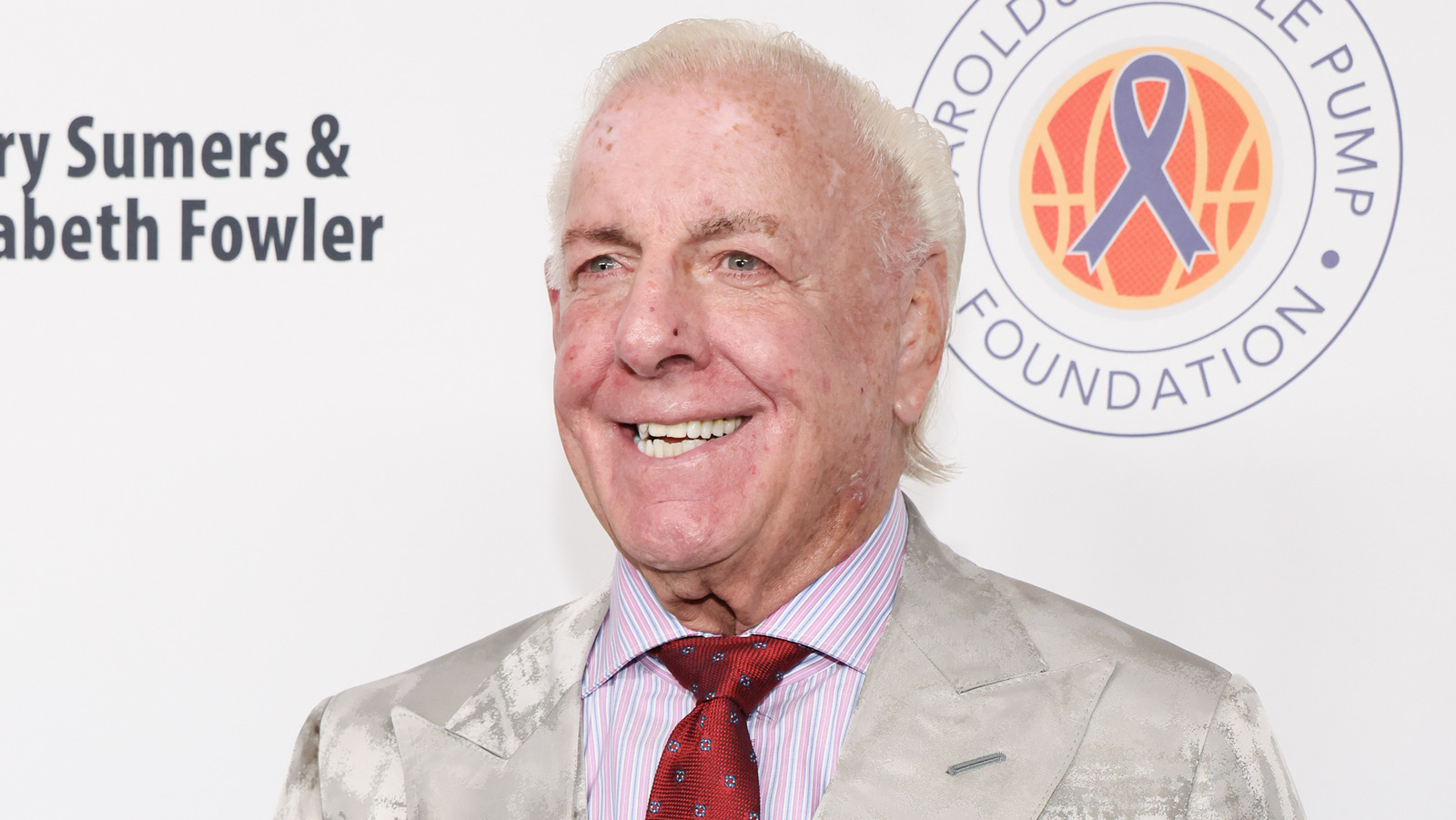 El miembro del Salón de la Fama de la WWE, Ric Flair, se disculpa con ...