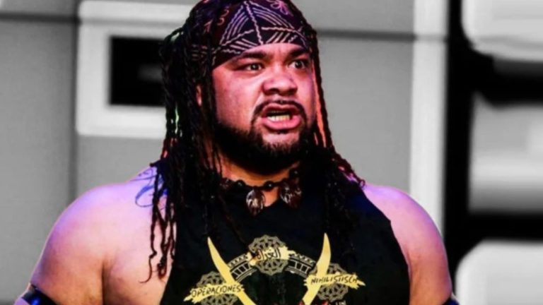 Jacob Fatu hace su tan esperado debut en la WWE y pone a Cody Rhodes en ...
