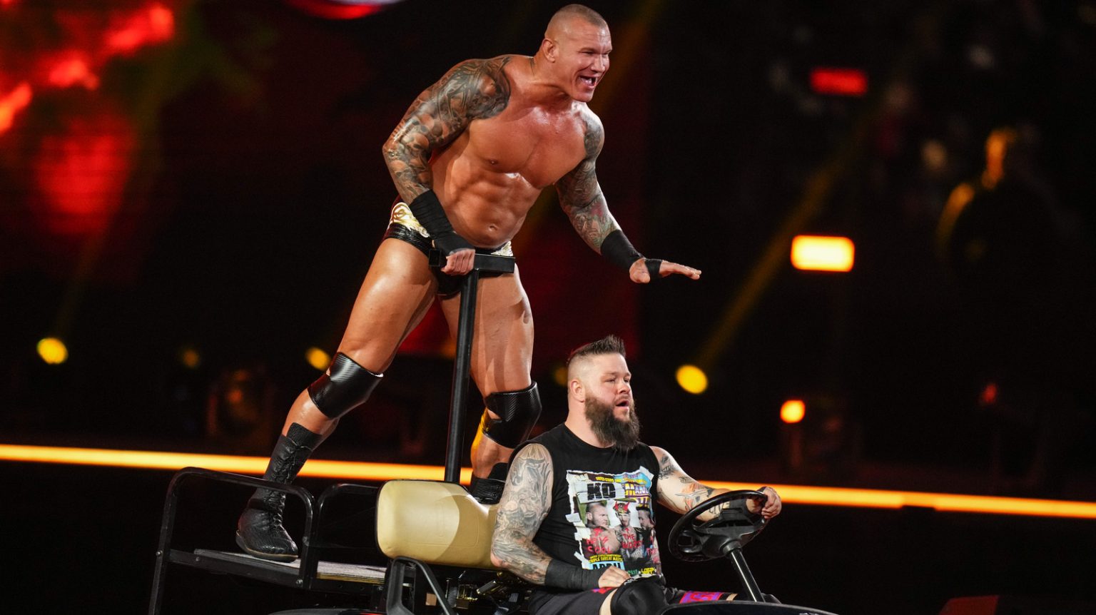Randy Orton regresa a WWE SmackDown en Glasgow y salva a Kevin Owens de ...