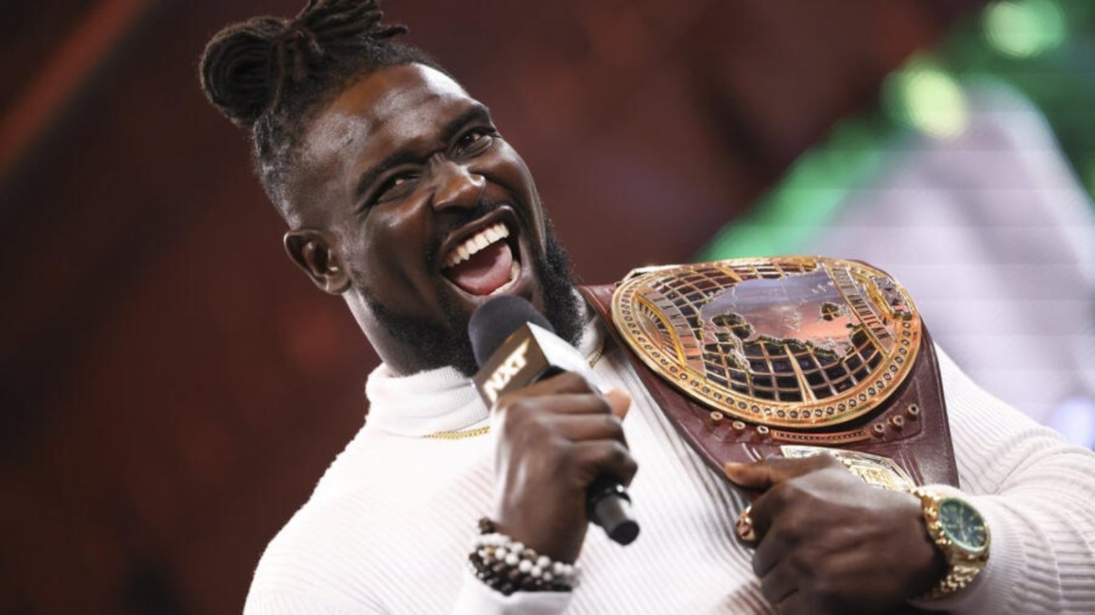 El campeón de TNA llama a Oba Femi para el crossover WWE NXT/TNA El campeón de TNA llama a Oba Femi para el crossover WWE NXT/TNA