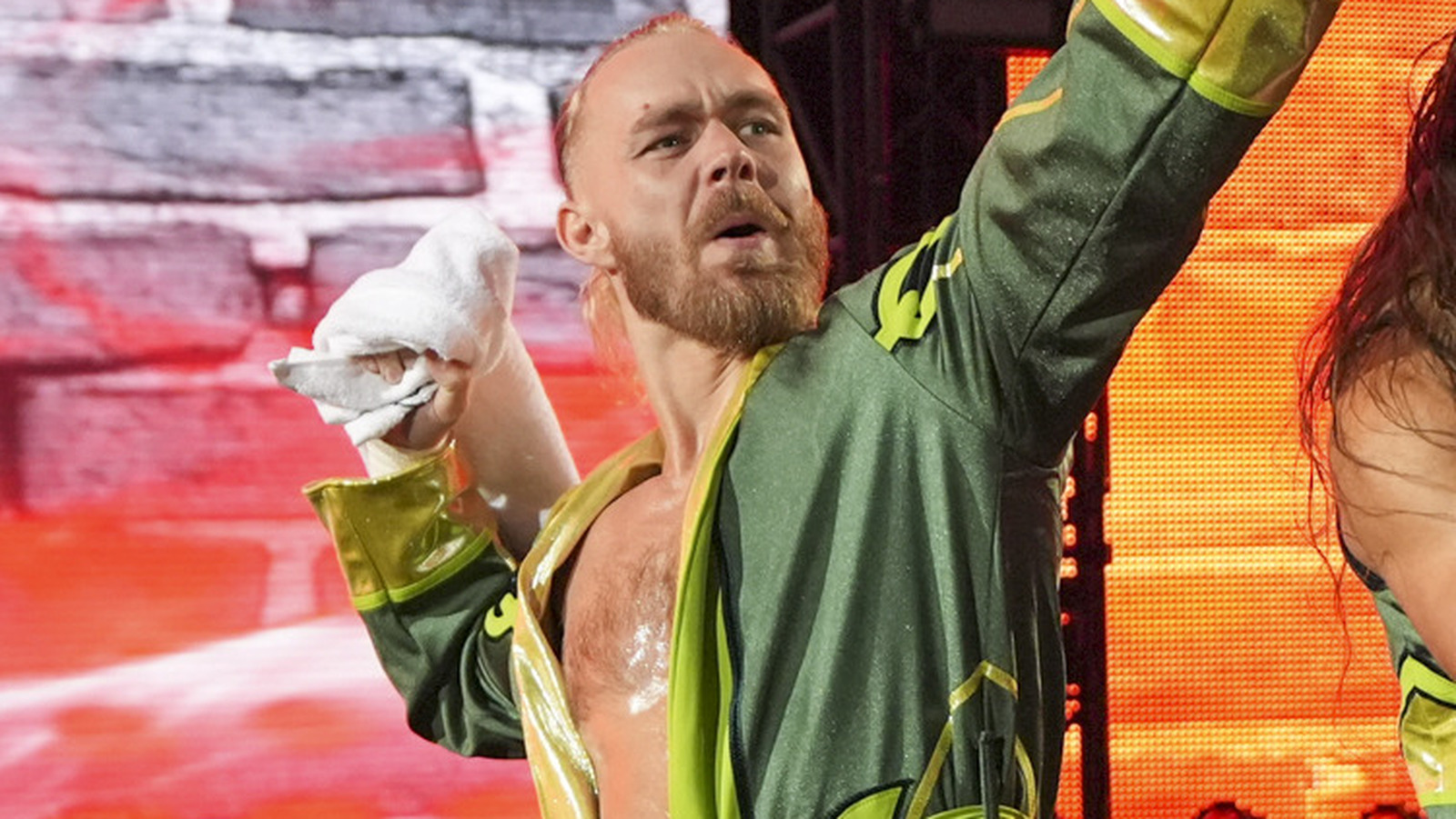 La estrella de la WWE Tyler Bate comparte información sobre su lesión ...