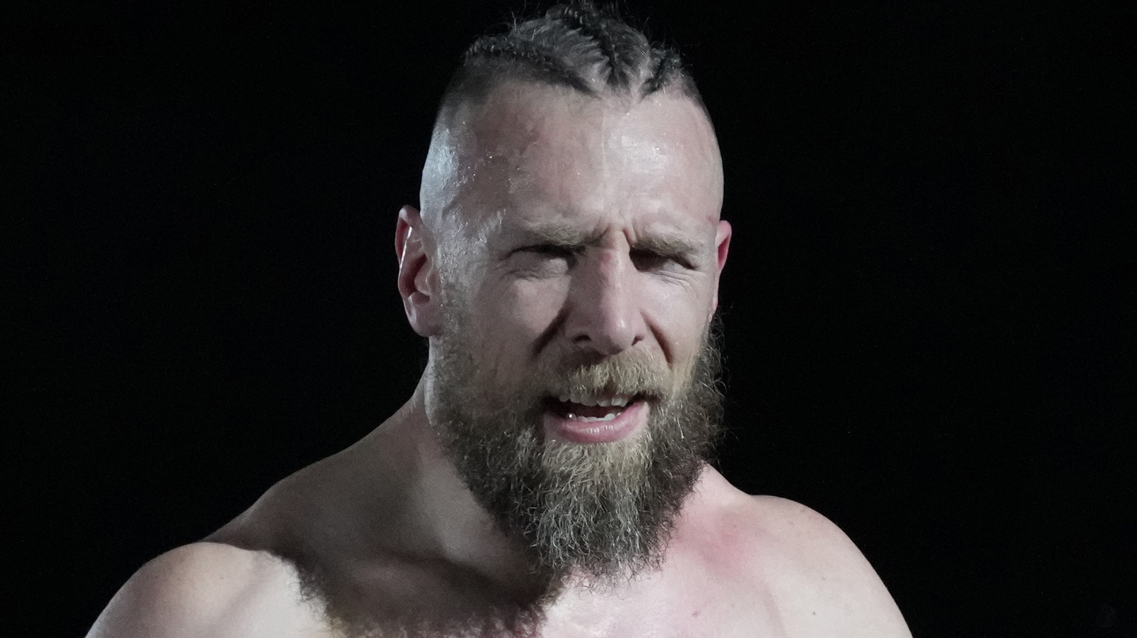 El nuevo campeón mundial de AEW, Bryan Danielson, elogia al equipo y anima a Ricochet a dar un ...