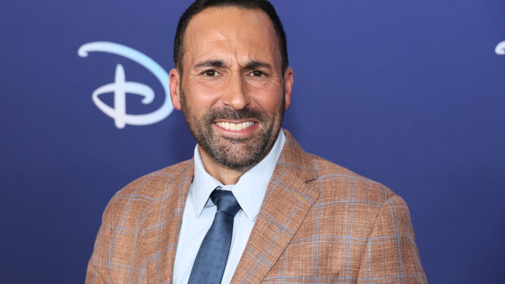 Joe Tessitore se une a la WWE como presentador de Raw y Michael Cole se ...