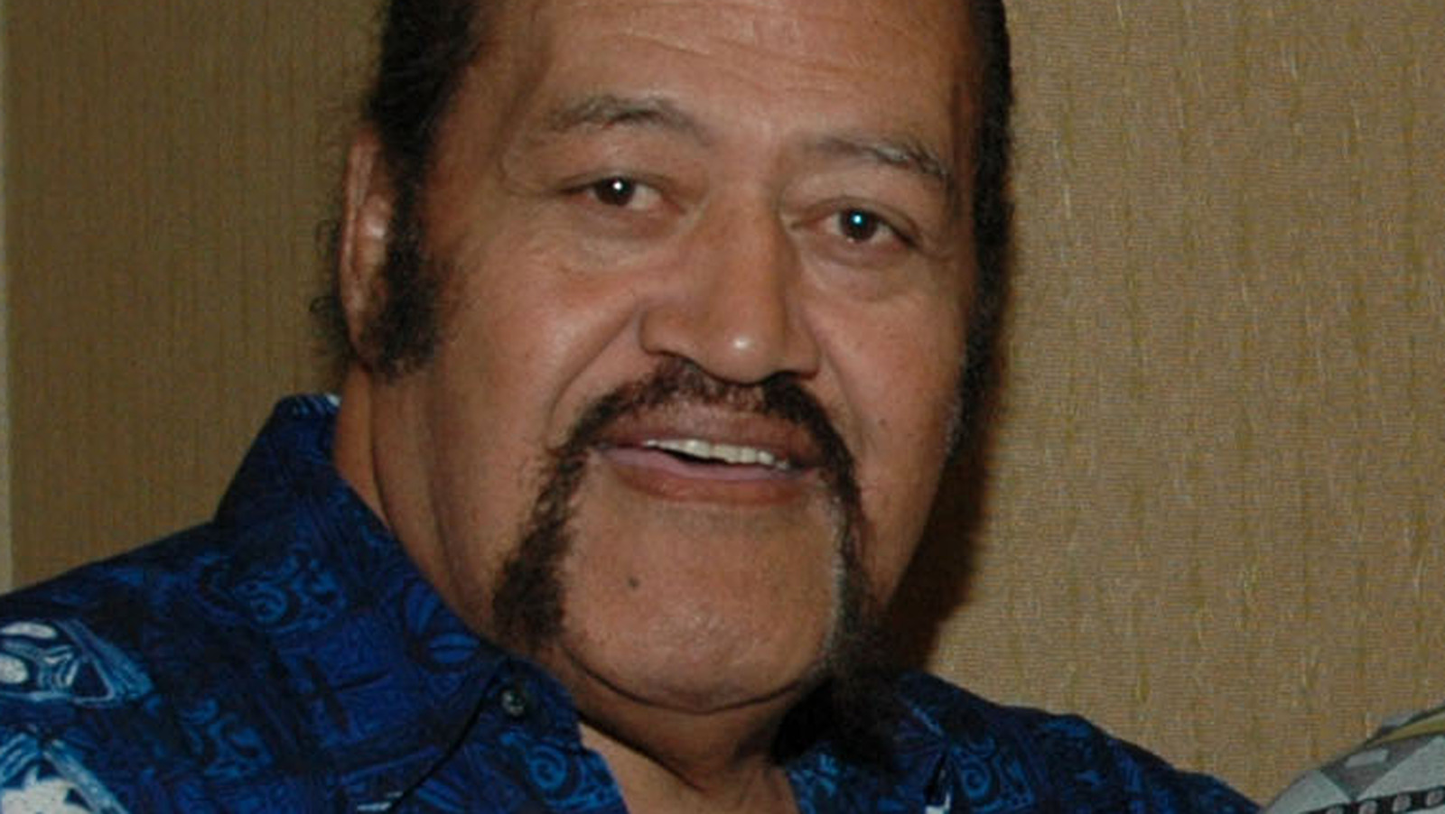 La hija de Afa Anoa'i desmiente los informes que afirman que un miembro ...