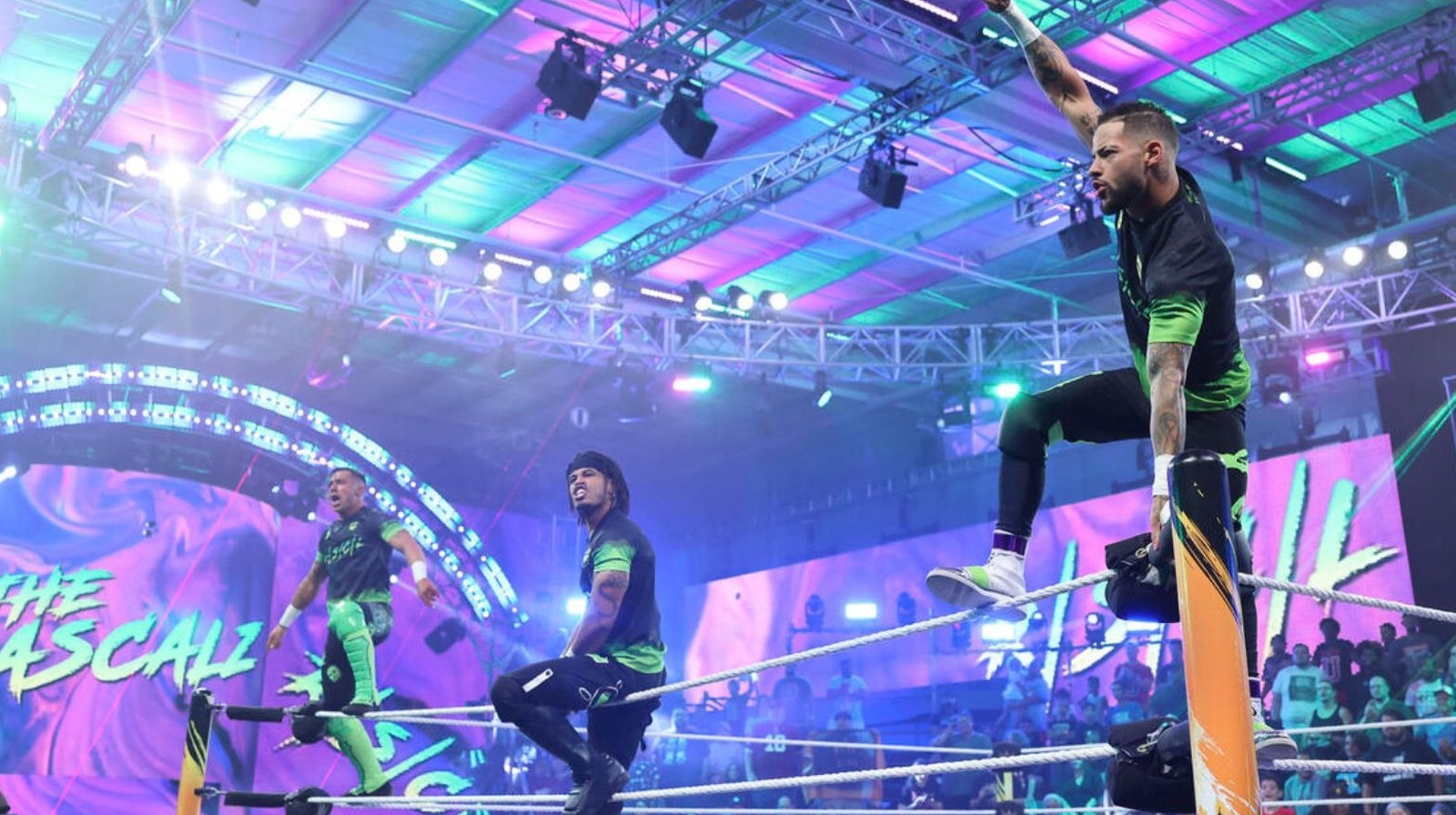 Los Rascalz implosionan tras la derrota en el evento principal de WWE ...