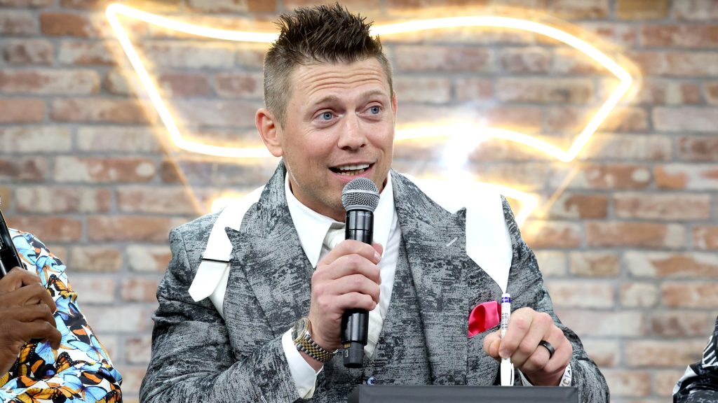 The Miz quiere que el gerente general de WWE Raw, Adam Pearce, prohíba ... The Miz quiere que el gerente general de WWE Raw, Adam Pearce, prohíba ...