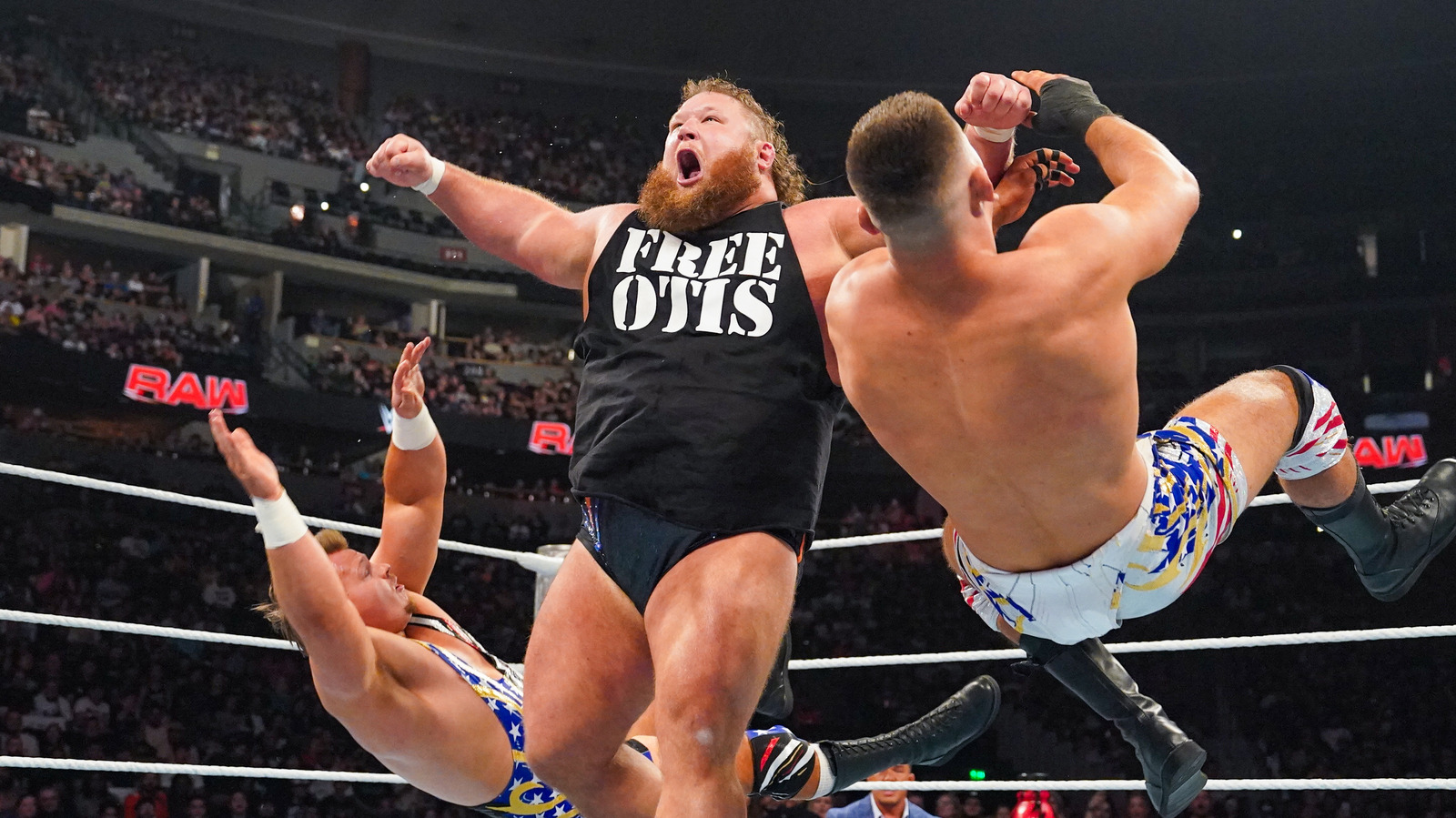 Foto: La estrella de la WWE Otis comparte una foto con su ex compañero ...