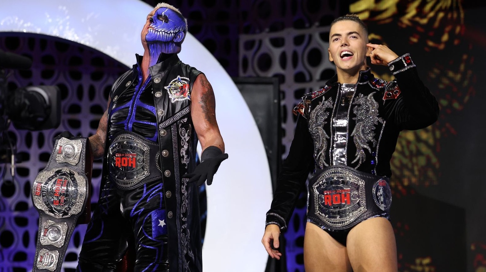 Los títulos de ROH en parejas defendidos en el combate Bunkhouse Brawl